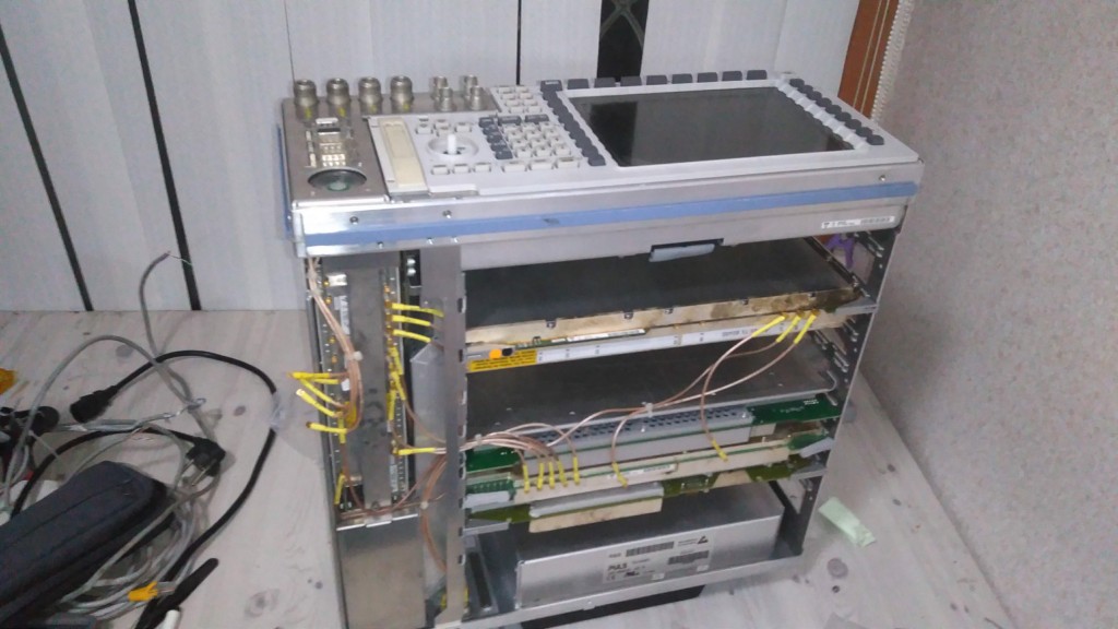 Rohde Schwarz CMU200 범용 무선 통신 계측기 사용, 분해기. | imholic